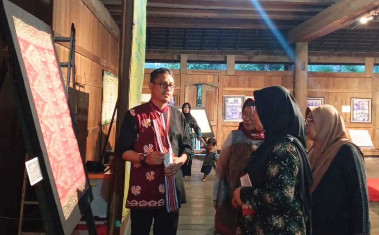 Ketua Dekranasda Sumbawa Apresiasi Pameran Keliling dan Ekspresi Budaya ...
